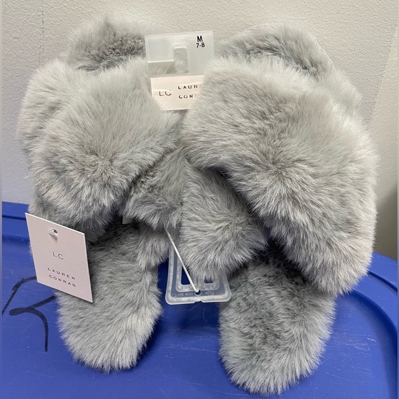 LC Lauren Conrad | Shoes | Nwt Lauren Conrad Faux Fur Slide Slippers ...